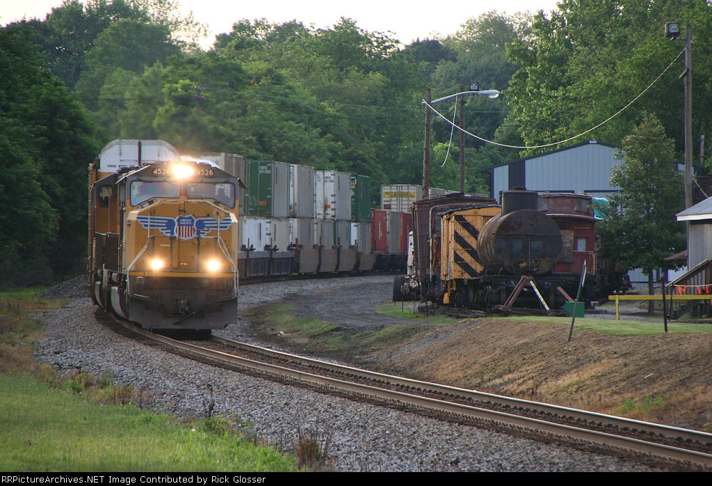 UP Led NS 211 @ 0634 hrs